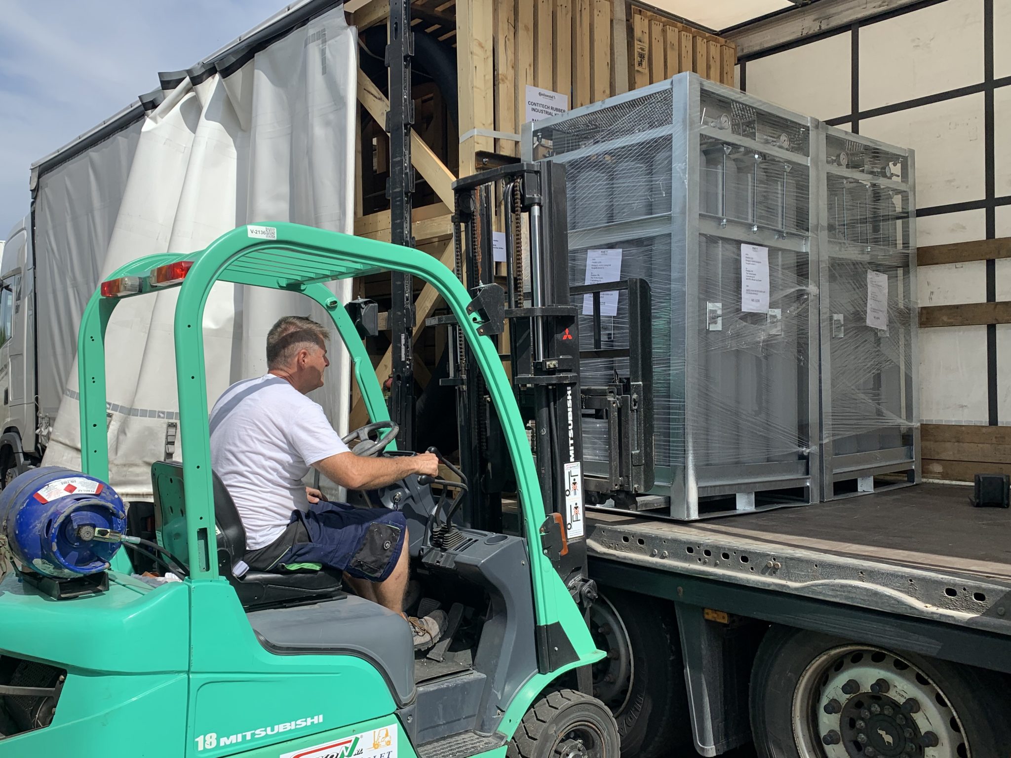 Gas cylinders bundle 16x50