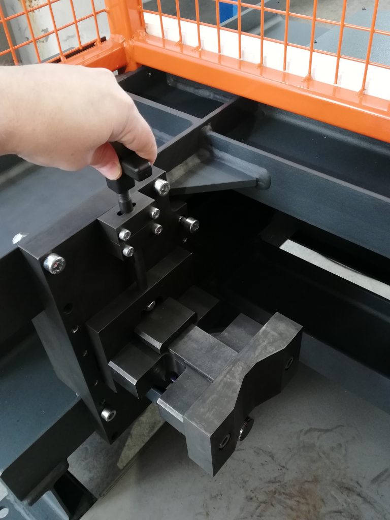 Get Gas Cylinder Scrapping Machine With Punch From Pwent