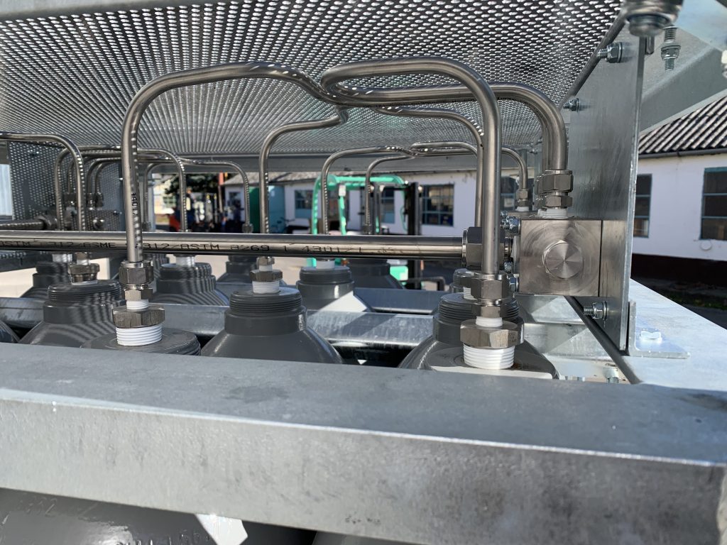 Gas cylinders bundle 16x50